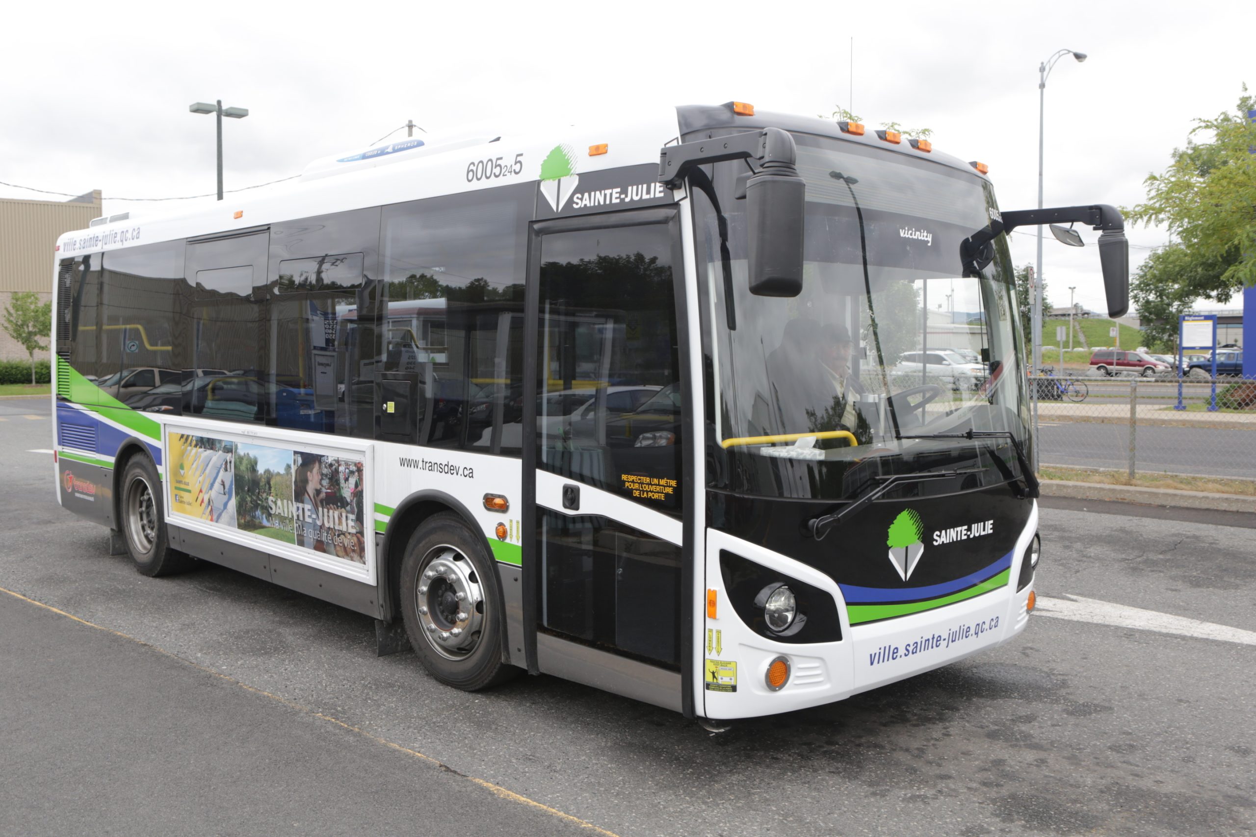 Nouveaux taxibus à Sainte-Julie - Les Versants