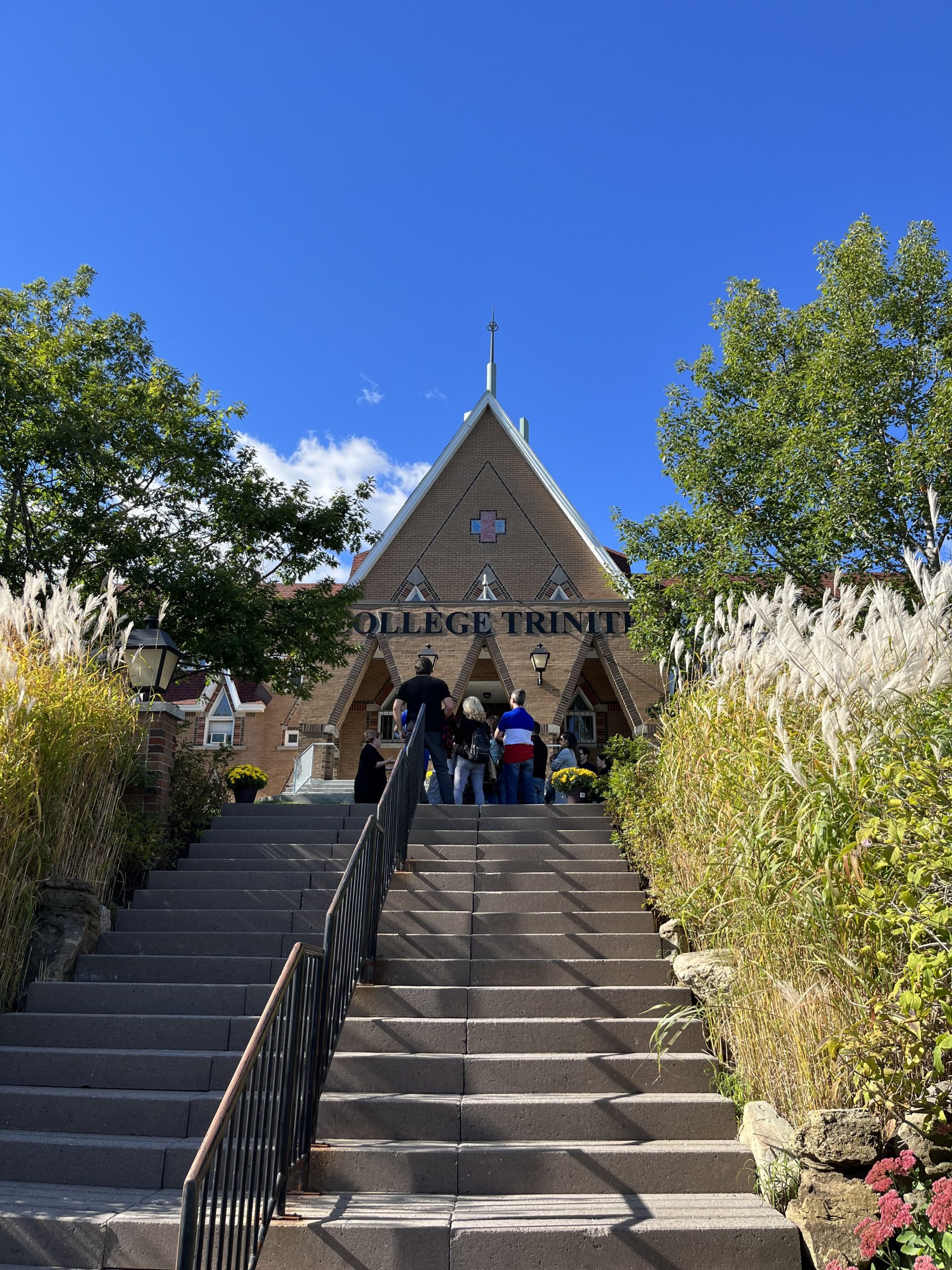 Saint-Bruno : l'entente au Collège Trinité adoptée à 100 % - Les Versants