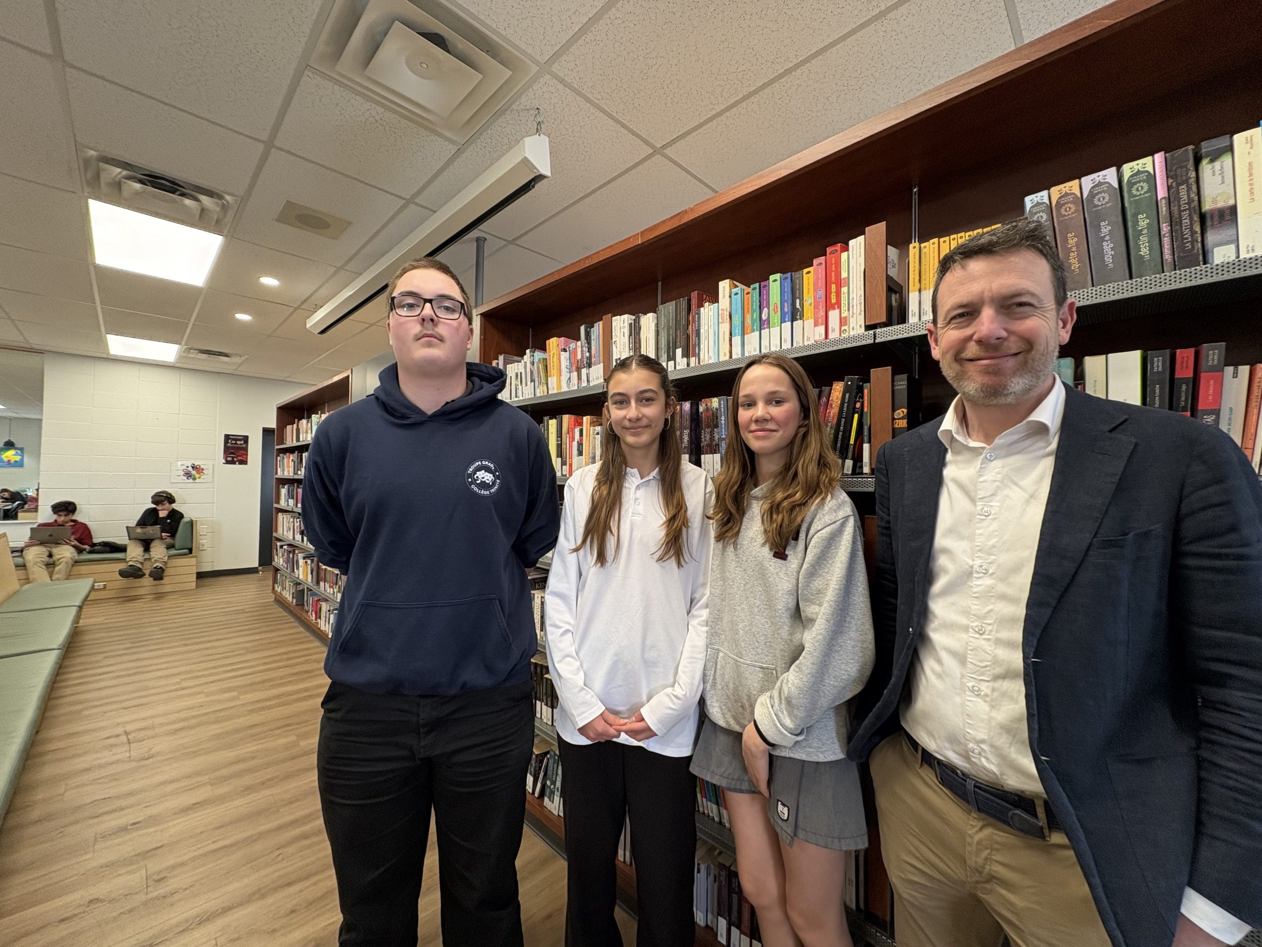 Saint-Bruno : vivre sans son cellulaire au Collège Trinité - Les Versants