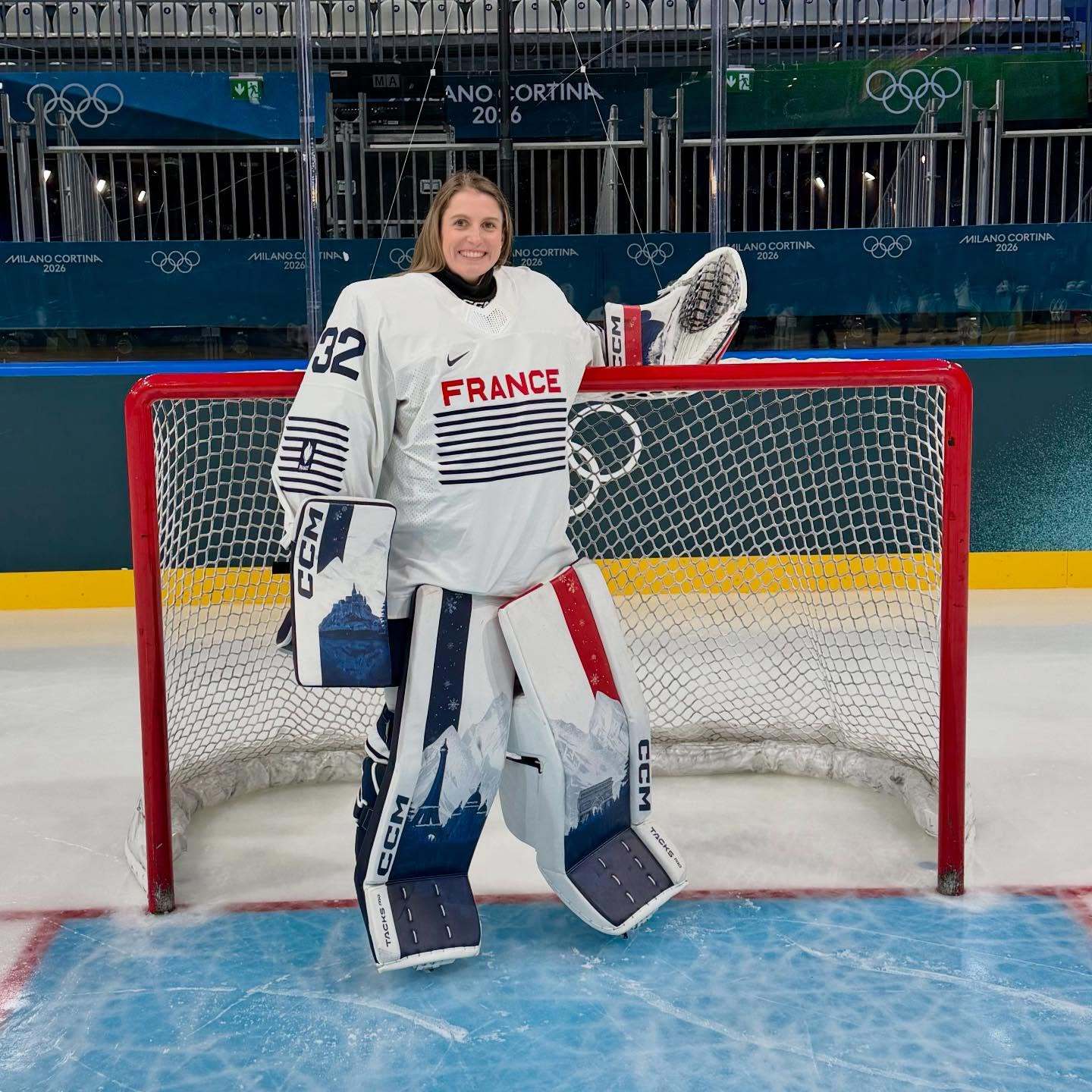 Saint-Bruno : Alice Philbert devant le filet de la France - Les Versants